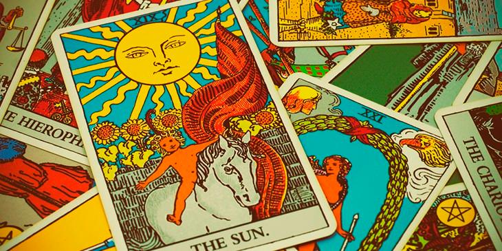 O Universo Enochiano e os Naipes Ocultos do Tarot | Esoverso